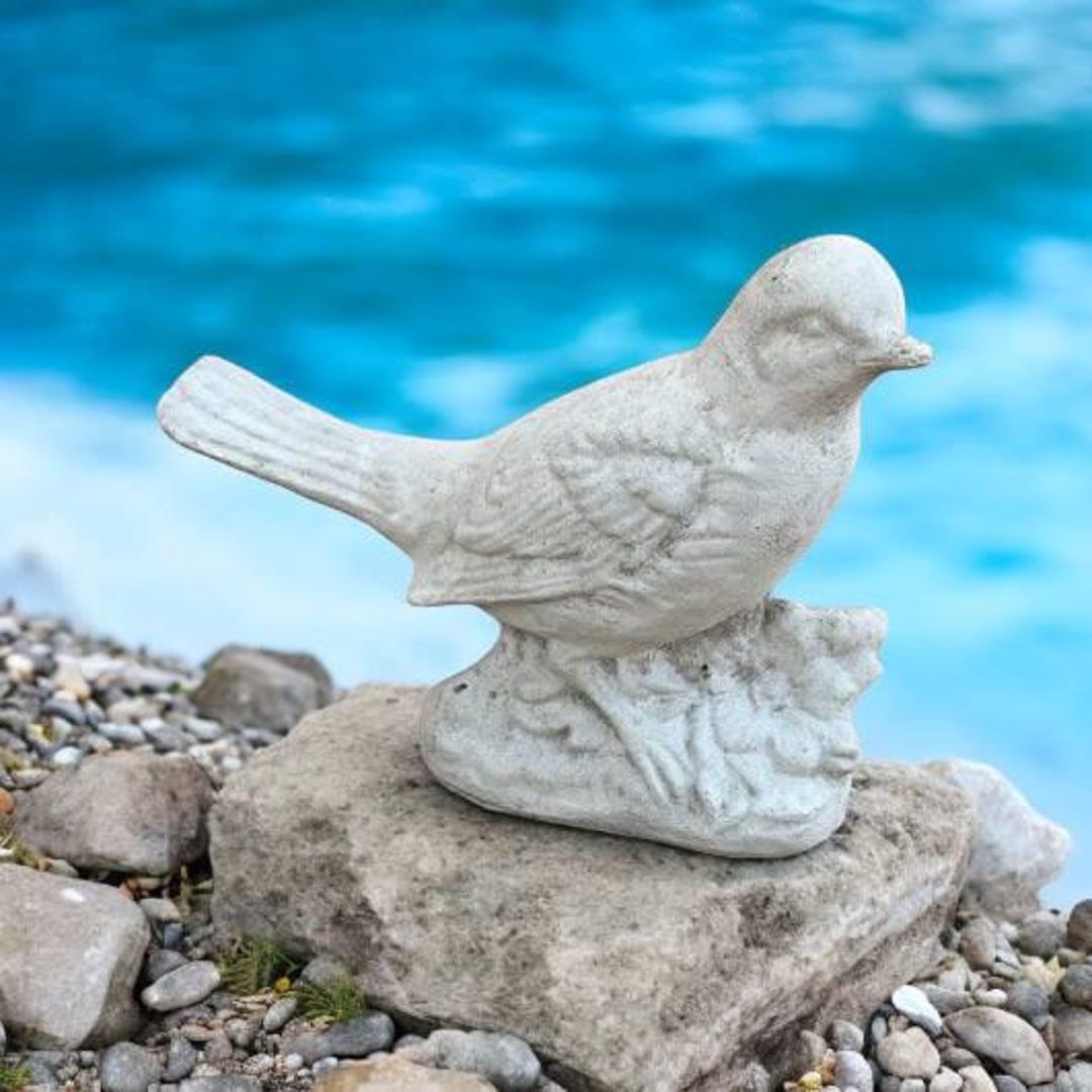 Stone Robin Bird Figure, Garden Robin Sculpture, Birds Lovers Gift ...