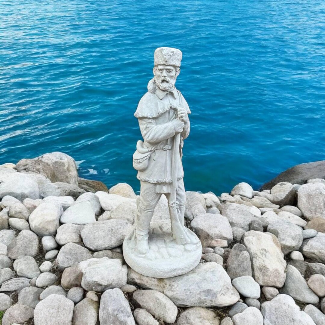 Mountaineer Man Gift Statue, Concrete Mountain Climber Sculpture ...