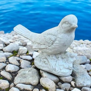 Stone Robin Bird Figure, Garden Robin Sculpture, Birds Lovers Gift ...