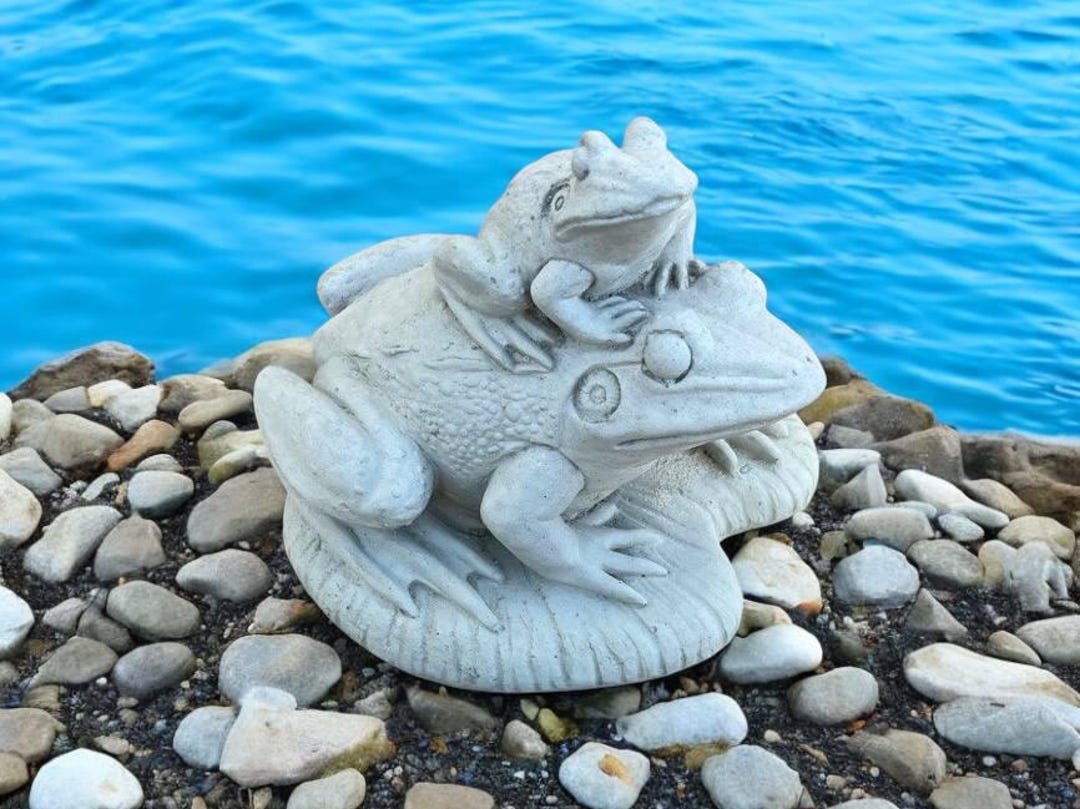 Two Piggy Back Frogs Figure, Stone Frogs Statue, Wild Animals Ornament ...