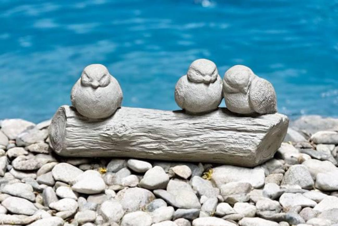 Three Cardinals, Birds Sitting on Log Sculpture, Detailed Cardinals ...