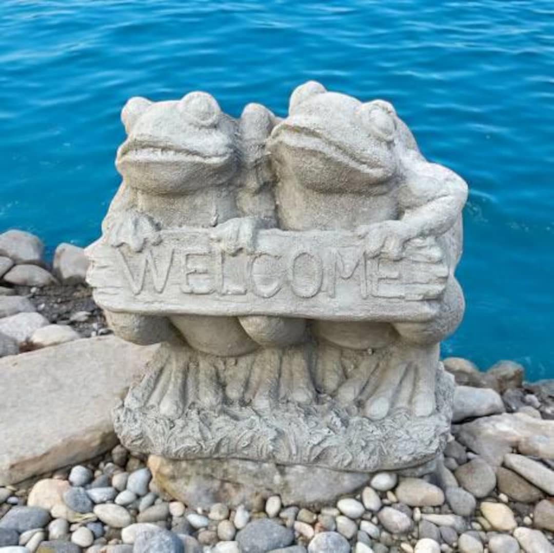 Frogs With Welcome Stump Figure, Two Twins Frogs Figurine, Concrete ...