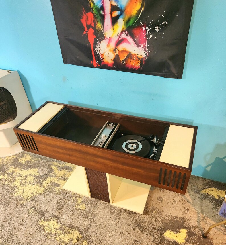 1967 Electrohome Record Player Stereo Console From the Circa75 Atomic ...