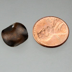 50 Pcs of Antique Copper Finished Twisted Coin Drop Dangle Pendant ...