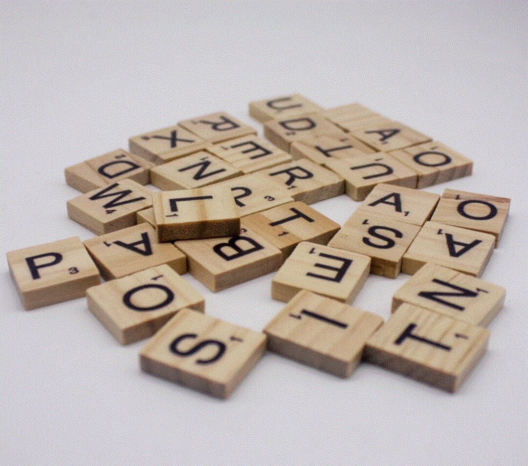 100 Pcs Wooden Scramble Scrabble Letters Tiles - COLOR Scrabble Tile ...