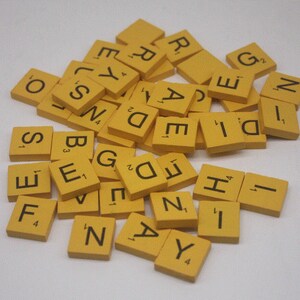 100 Pcs Wooden Scramble Scrabble Letters Tiles - COLOR Scrabble Tile ...