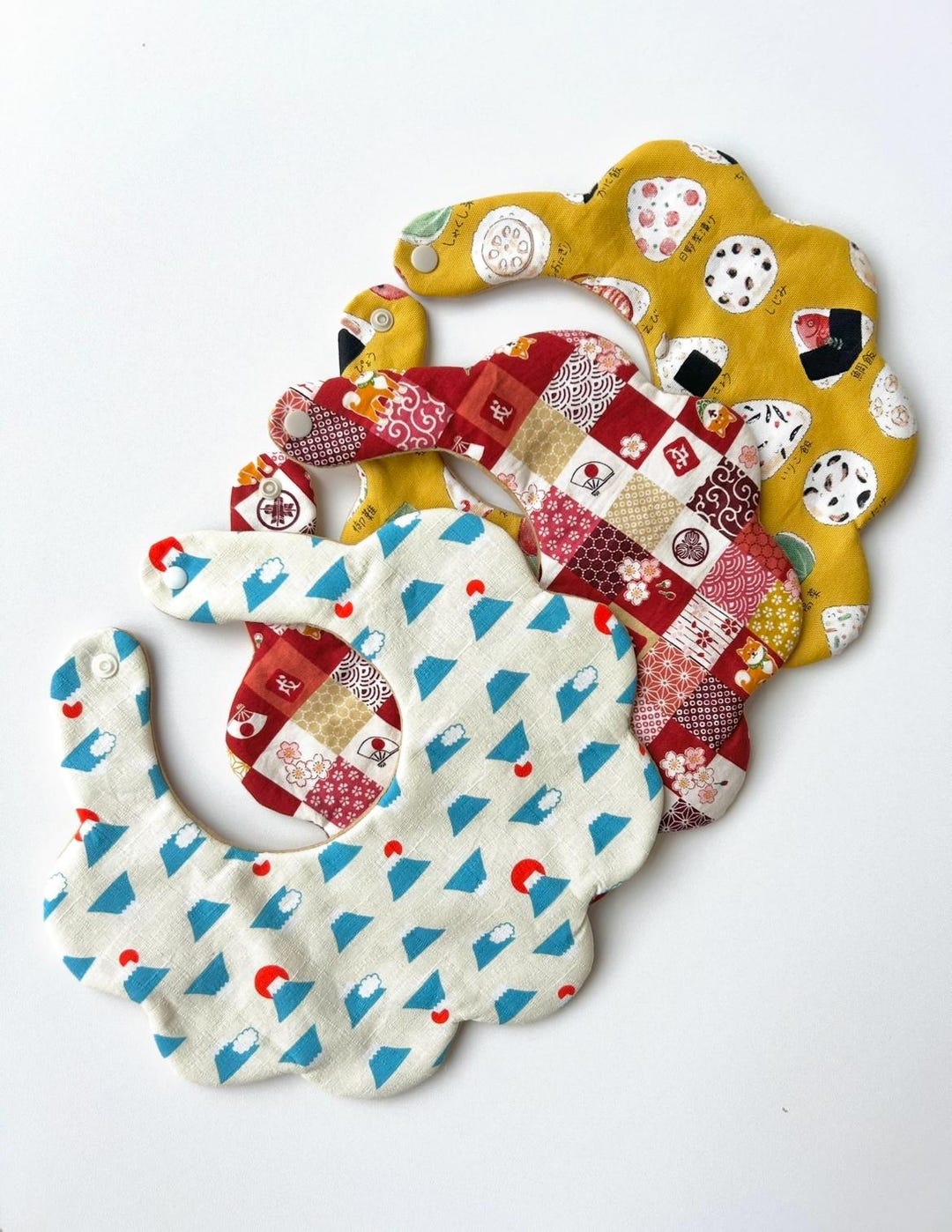 Japanese Kawaii Baby Shower Gift, Reversible Scalloped Baby Bib ...
