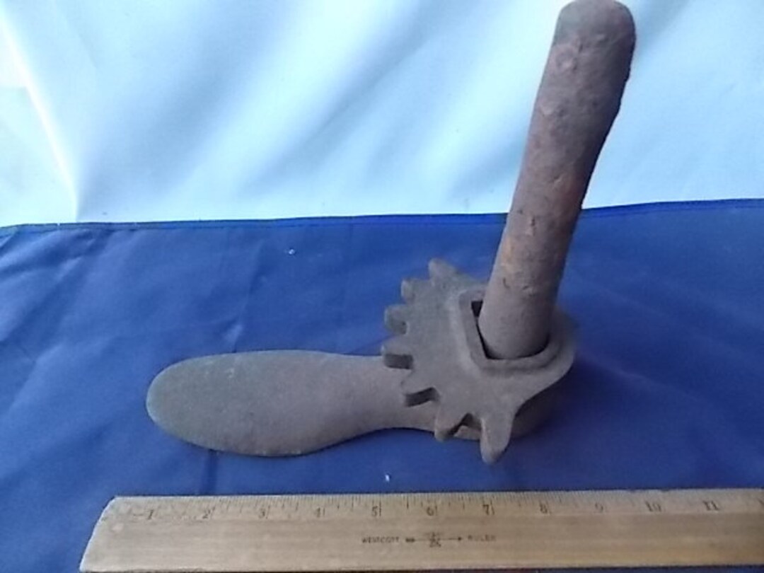 Antique Cast Iron Shoe Anvil With Gear Shoe Form - Etsy