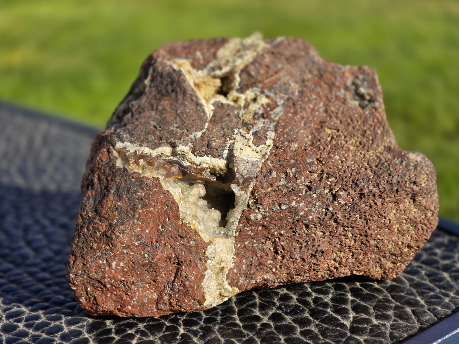 UV Reactive Botryoidal Agate in Lava Rock Matrix - Etsy