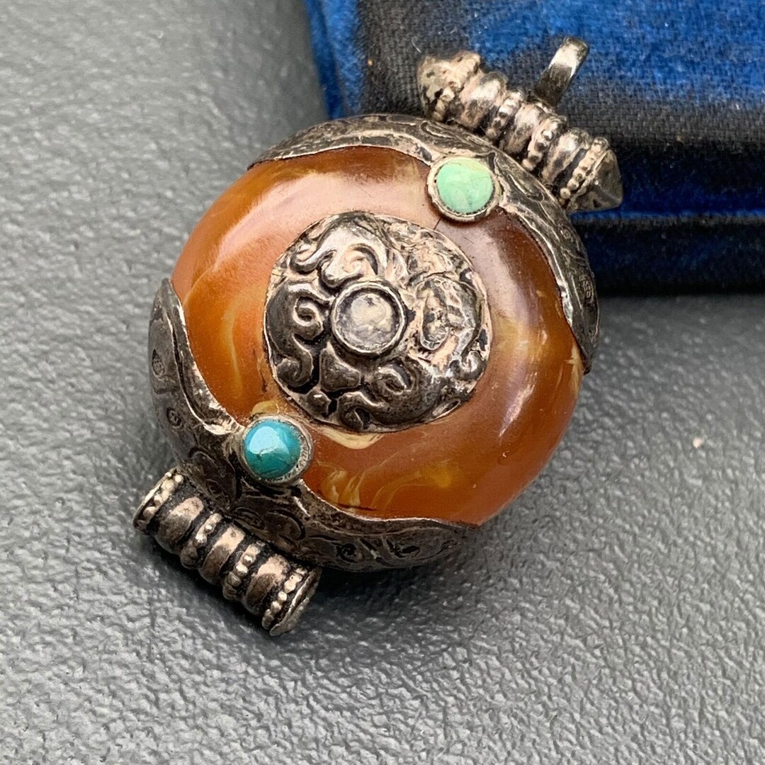Large Vintage Tibetan Nepal Pendant . Silver Amber Resin Pendant ...