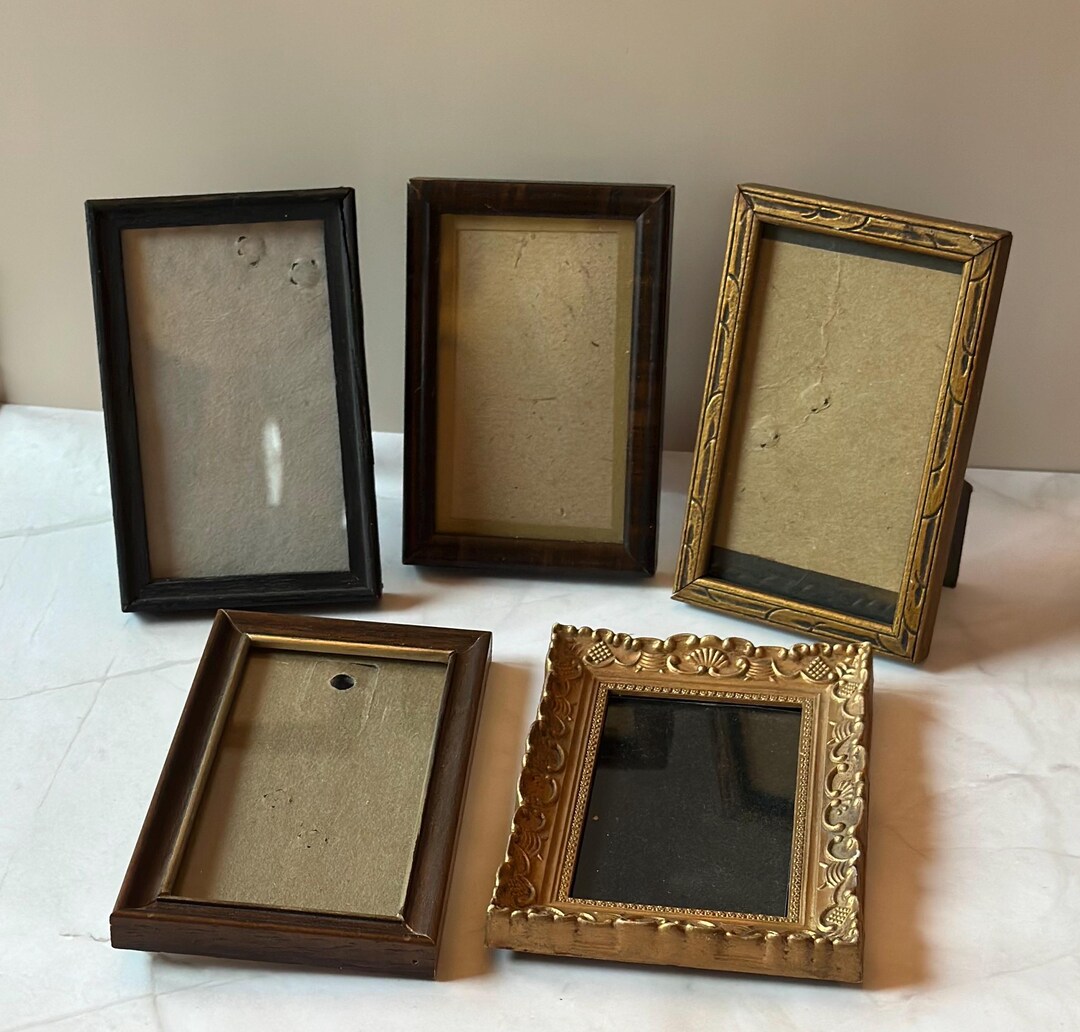 Vintage and Antique Small 2.5x4” Wood and Plastic Picture Frames Sold ...