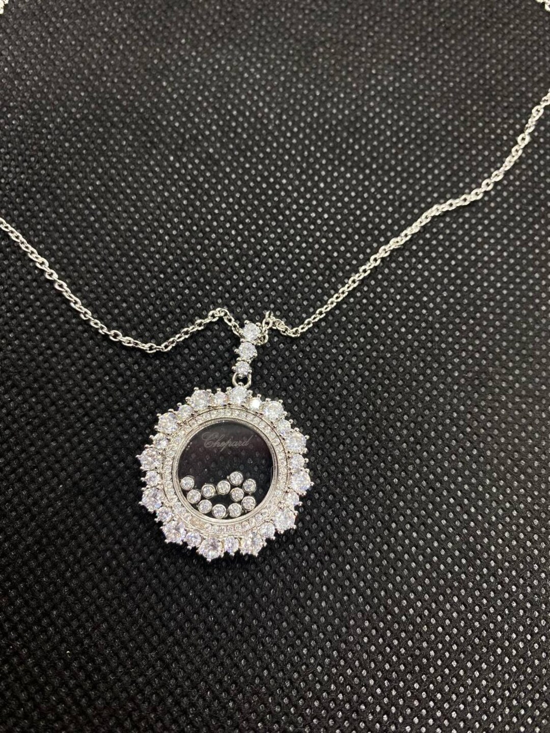 Chopard 18k White Gold Curb Chain Circle Hearts Charming Pendant ...