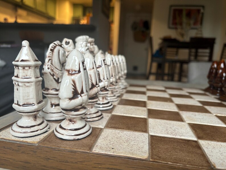 VINTAGE MCM Ceramic Chess Set Medieval FIGURAL 32 Pc Rare!! With Tiled ...