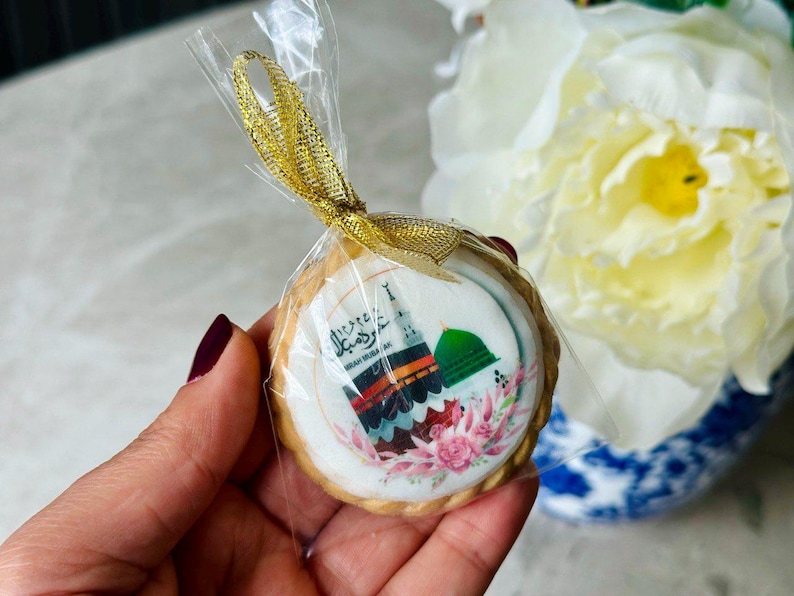 Umrah Mubarak Cookie Gift Box | Personalized Islamic Cookies | Hajj ...