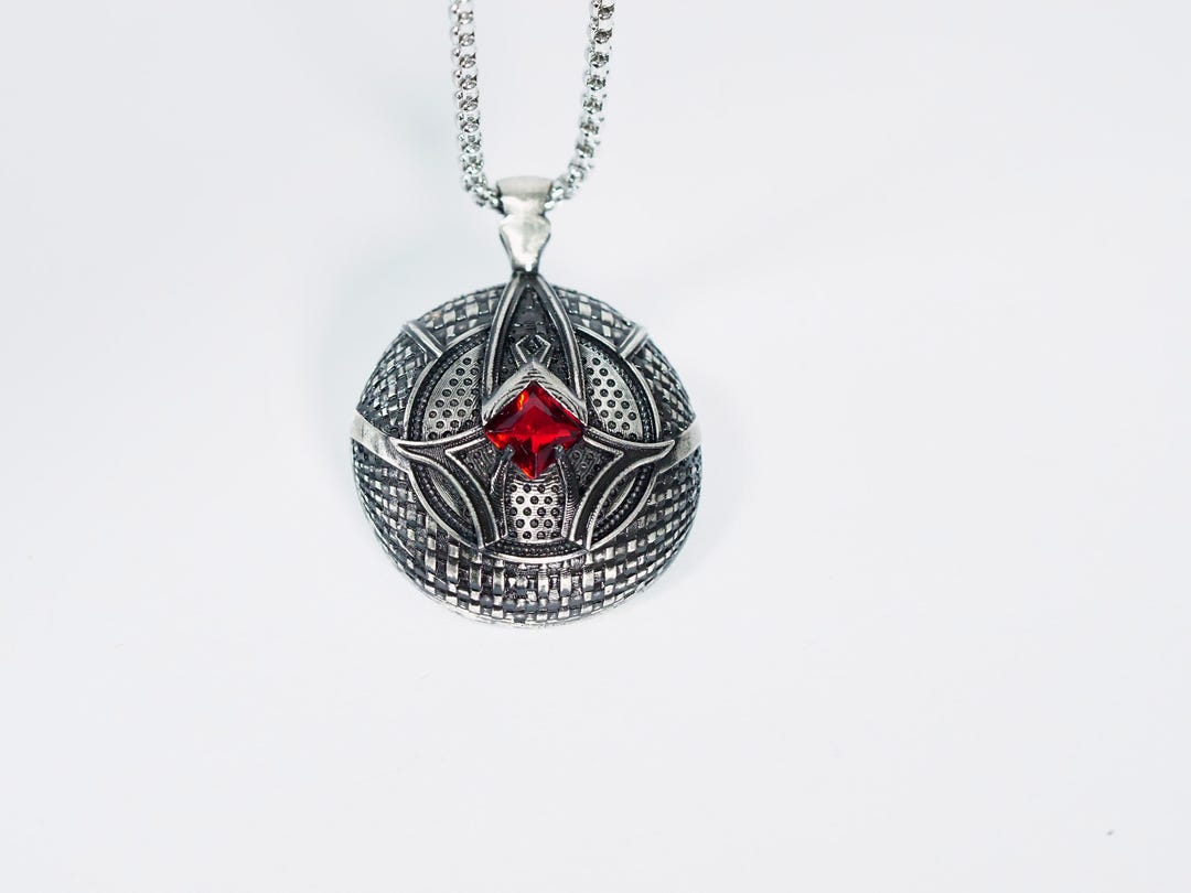EXCLUSIVE Baldur's Gate 3 Unflinching Protector Amulet Fanmade ...