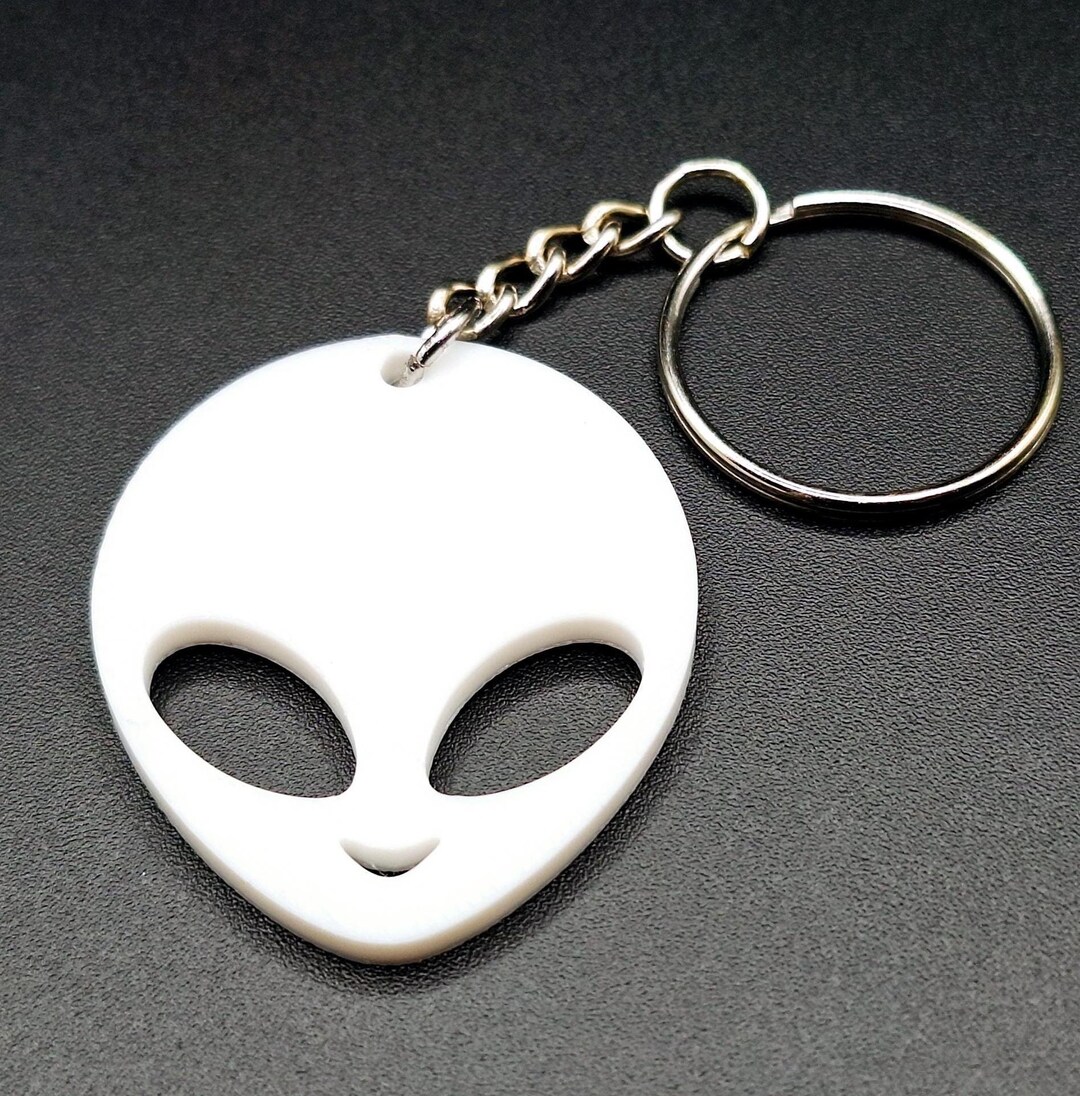 Alien Keychain – Personalized Sci-fi Space Key Ring Accessory, Unique ...