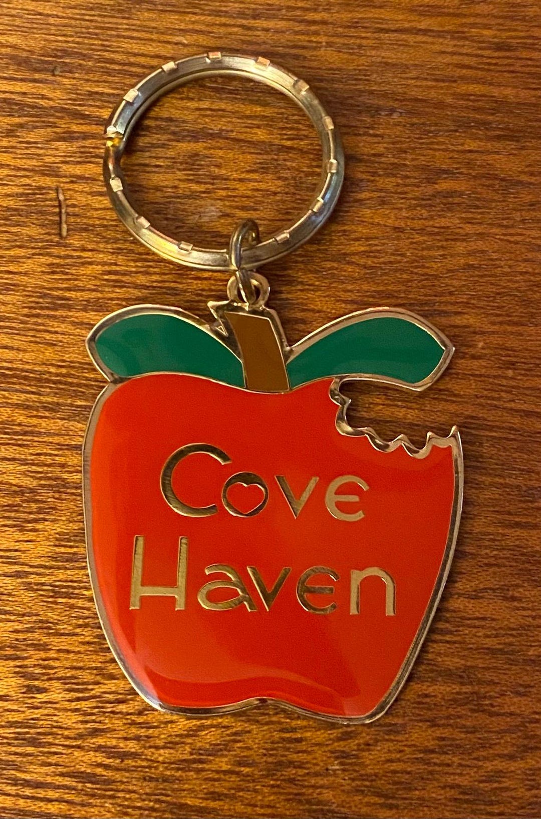 Vintage 1981 Cove Haven Pocono Resorts Enamel Apple With Bite Keychain ...