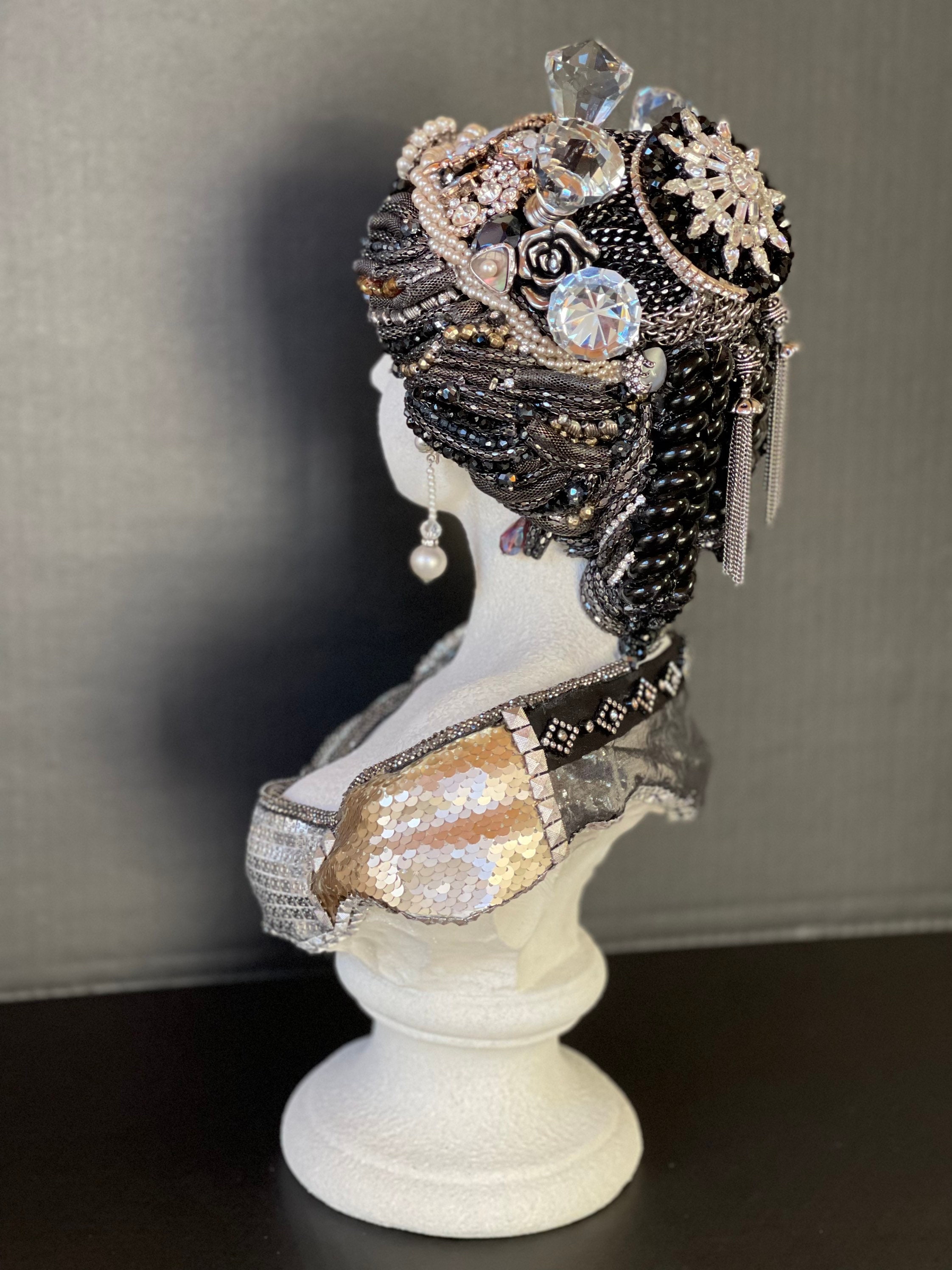 Lady in Chains - Etsy