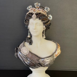 Lady in Chains - Etsy