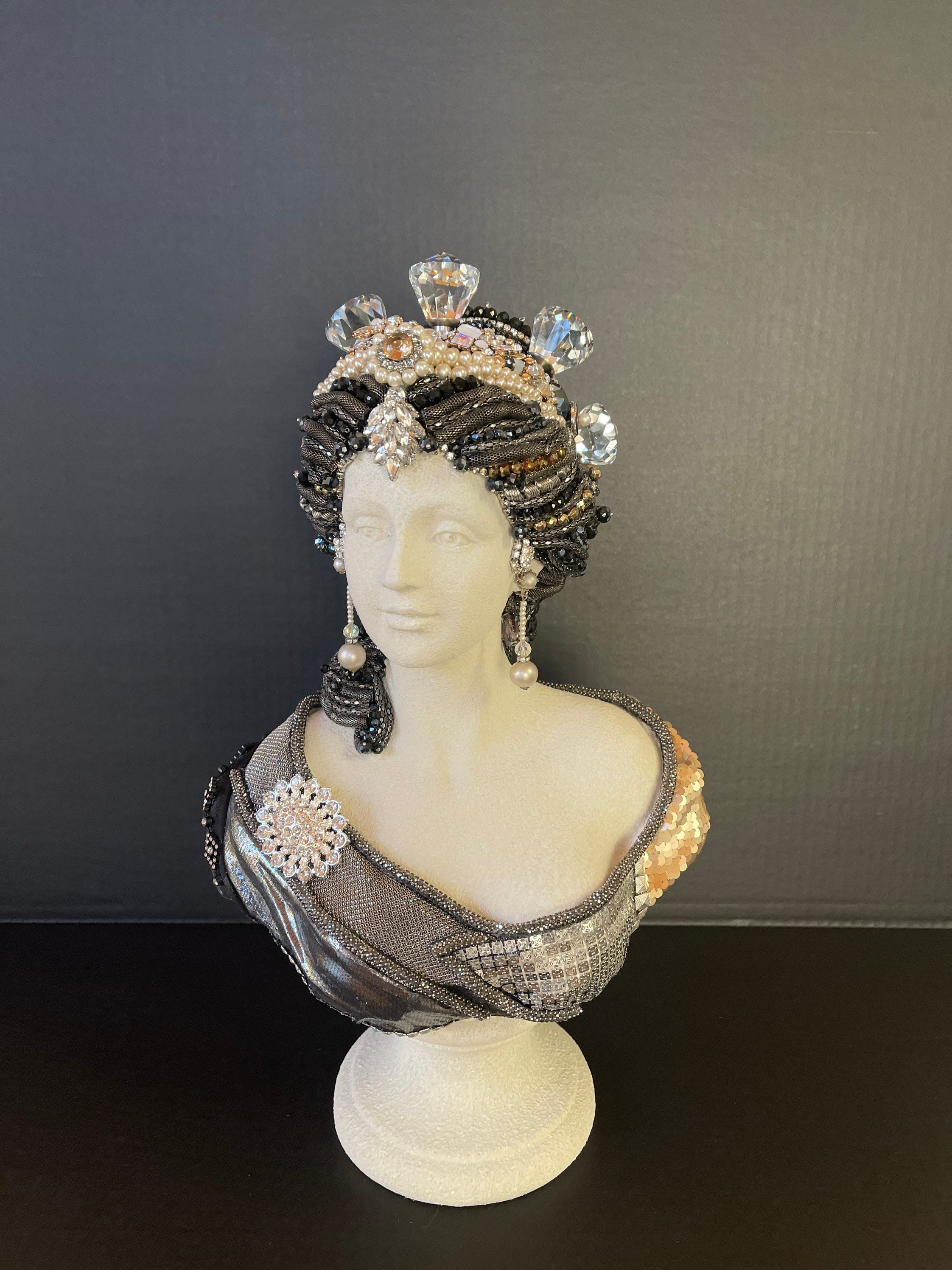 Lady in Chains - Etsy