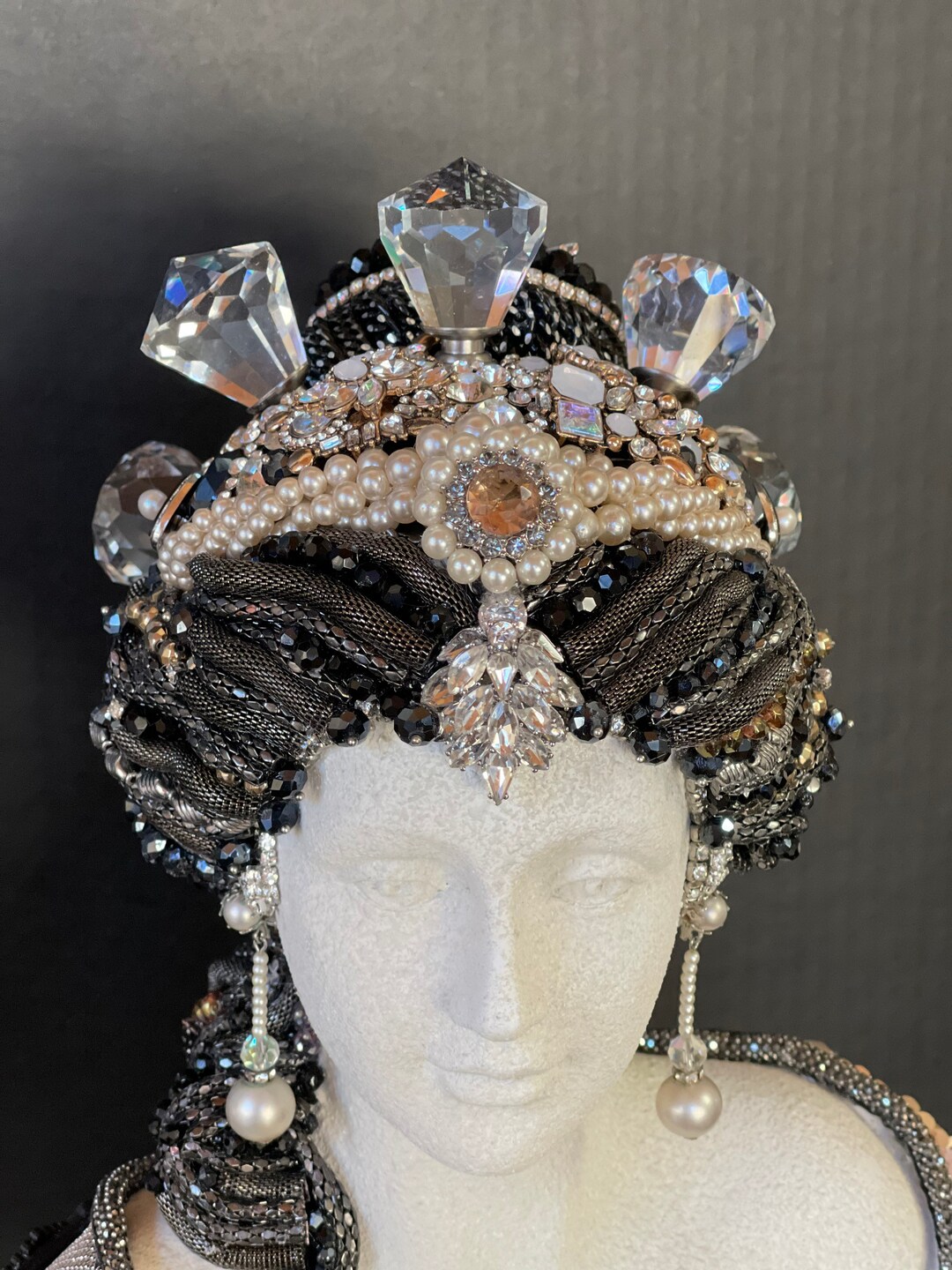 Lady in Chains - Etsy