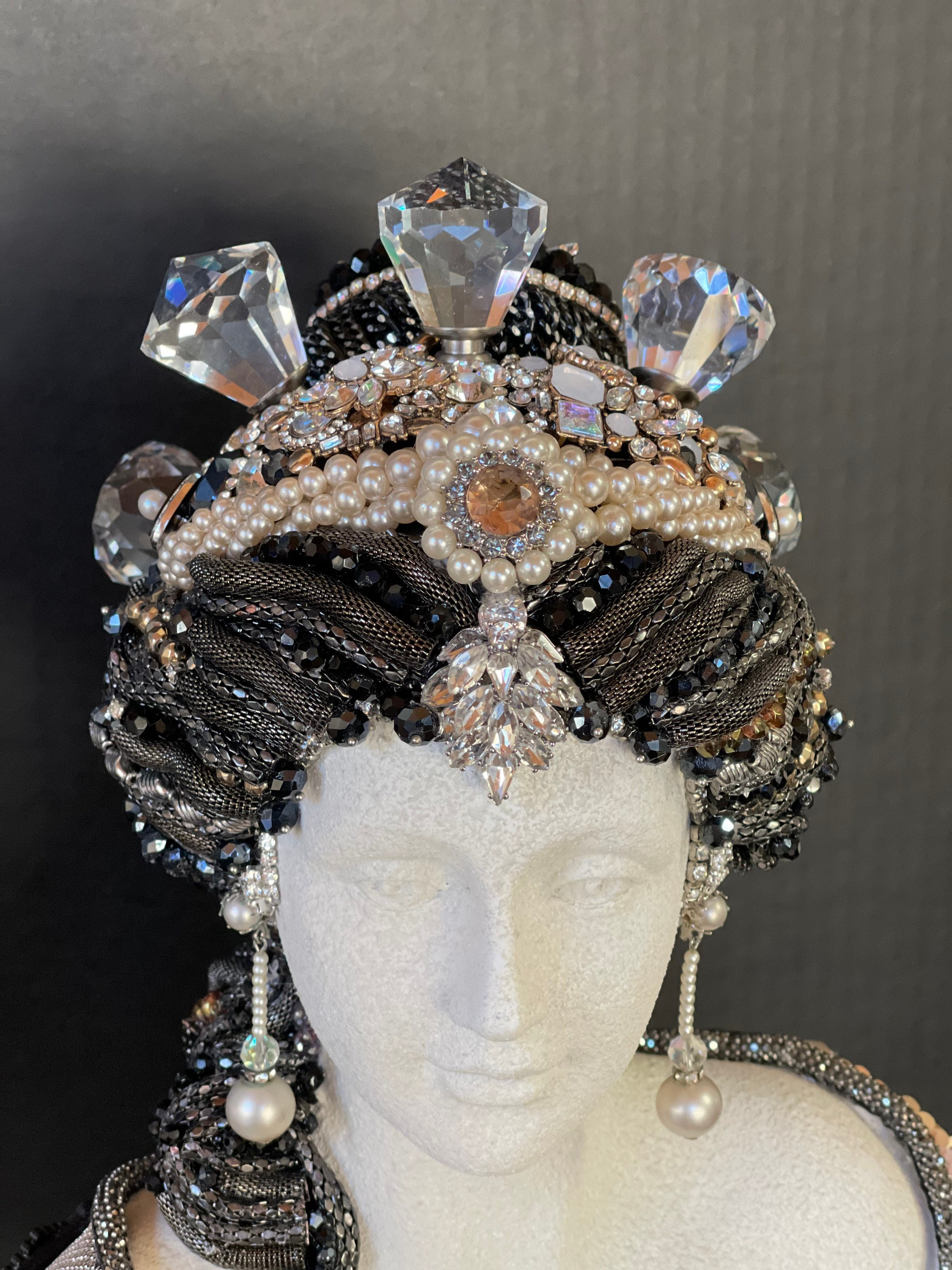 Lady in Chains - Etsy