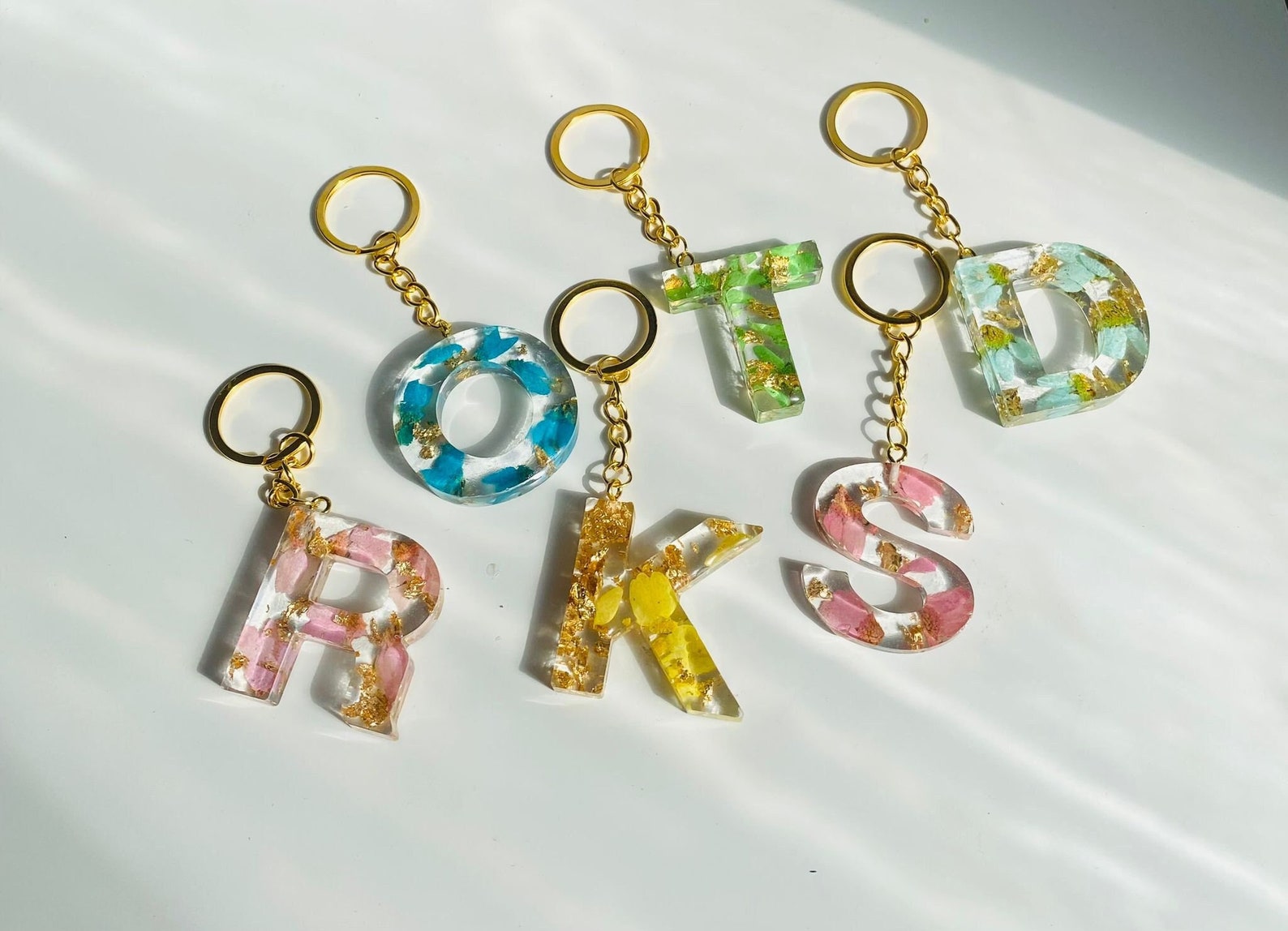 Custom Resin Flower Keyring | Initial Letter Keyring | Personalised ...