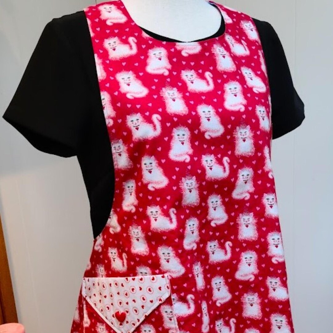 Reversible Cat Apron With Fluffy Kitties Wearing Tiaras and Hearts ...