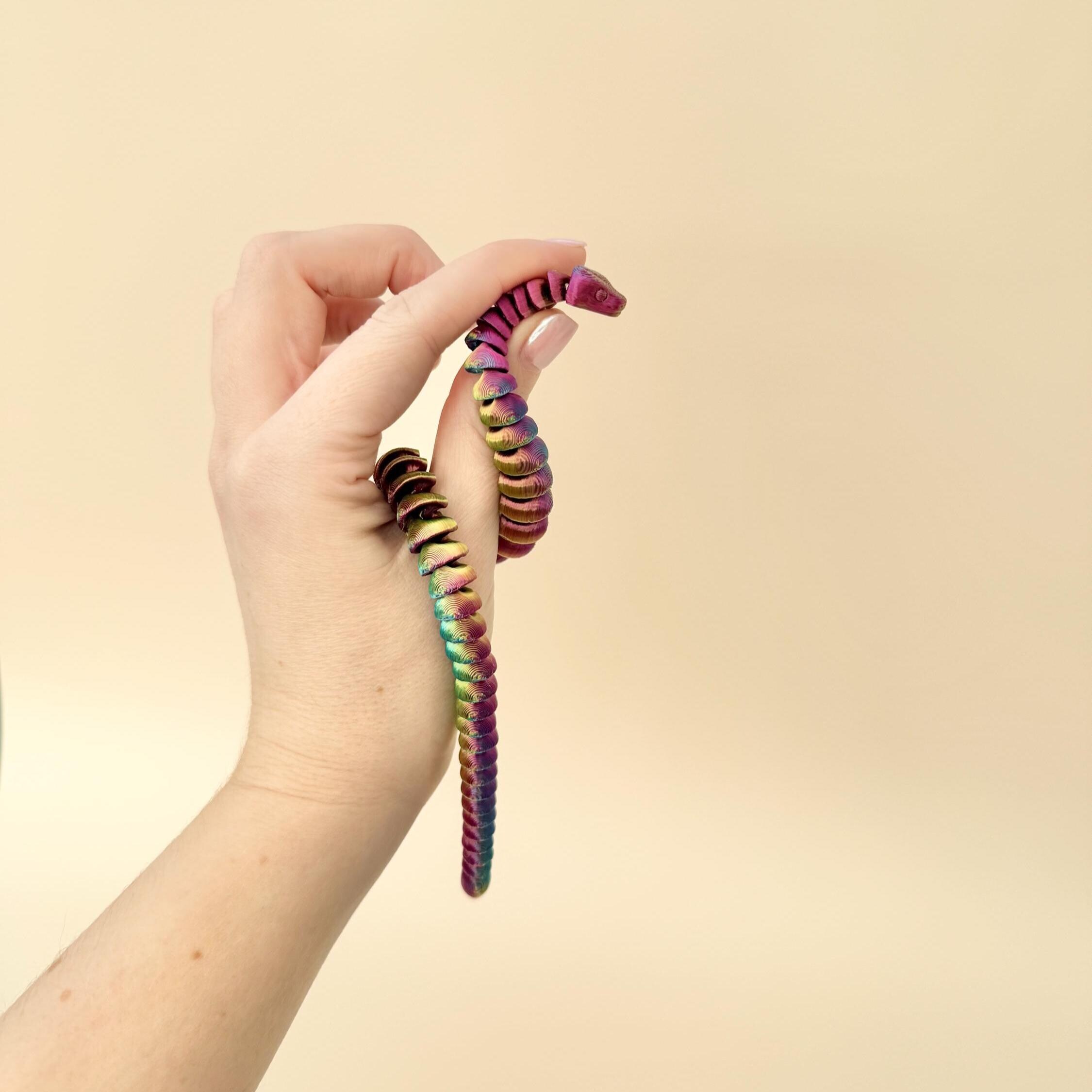 Flow Snake Fidget | Flexible Fidget Toy for One-handed Use | Quiet ...