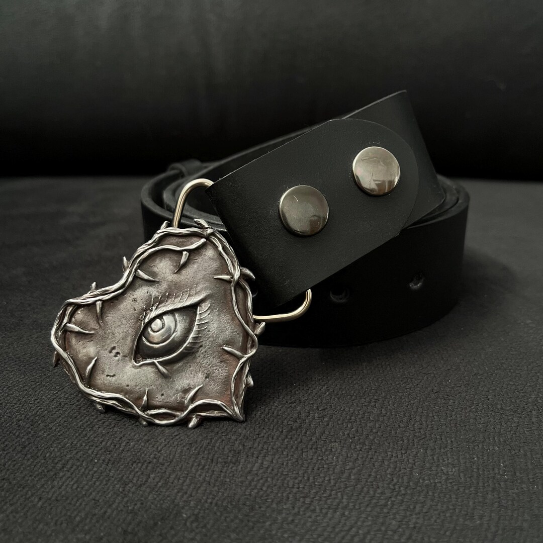 Buy Gothic Crying Eye Heart Belt Buckle – Dark Art Horror Punk ...