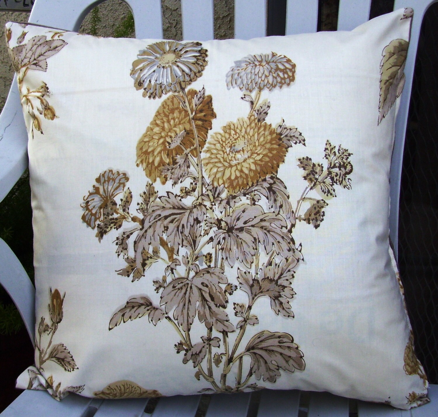 Golden Mums Design - Etsy