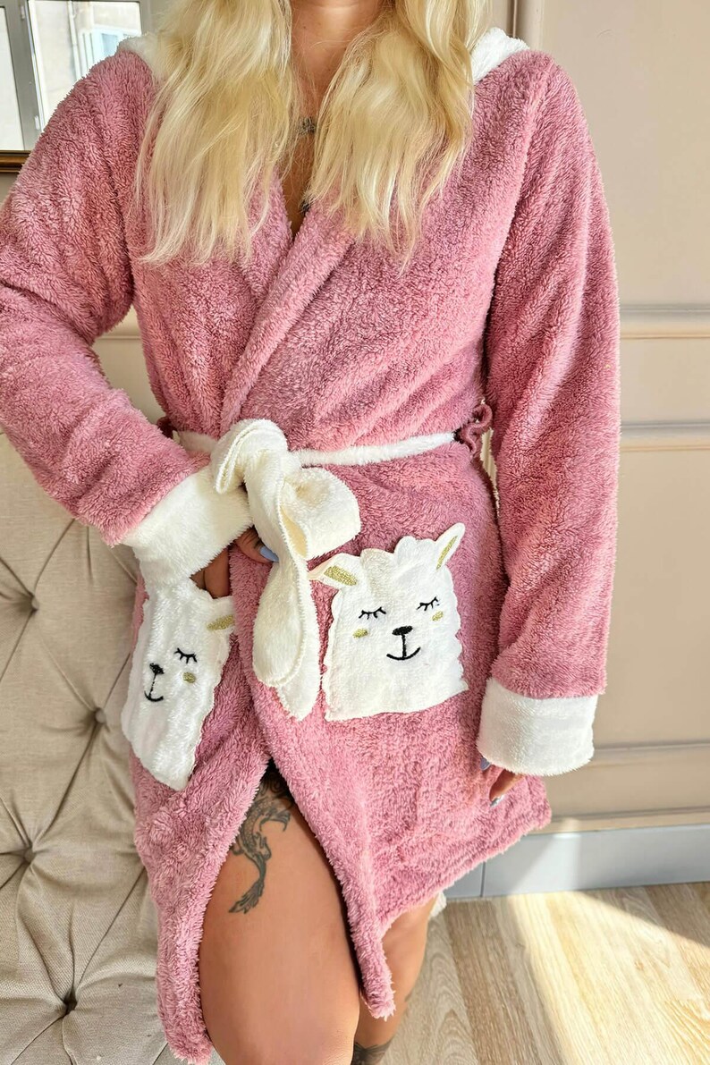 Pink Hooded Plush Robe With Pockets - Women's Soft Fleece Bathrobe ...