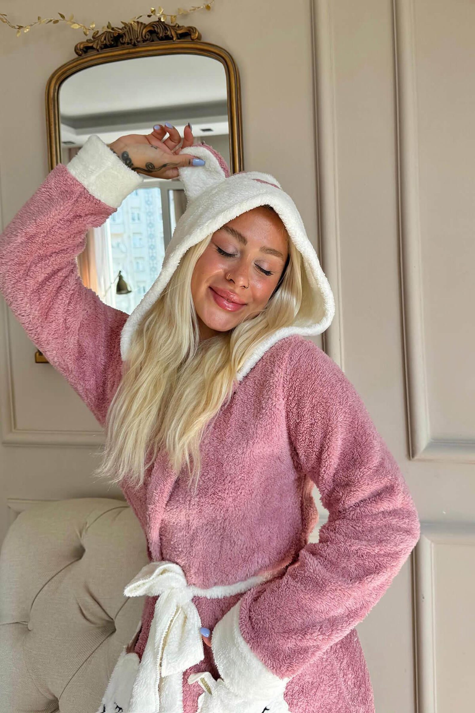Pink Hooded Plush Robe With Pockets - Women's Soft Fleece Bathrobe ...