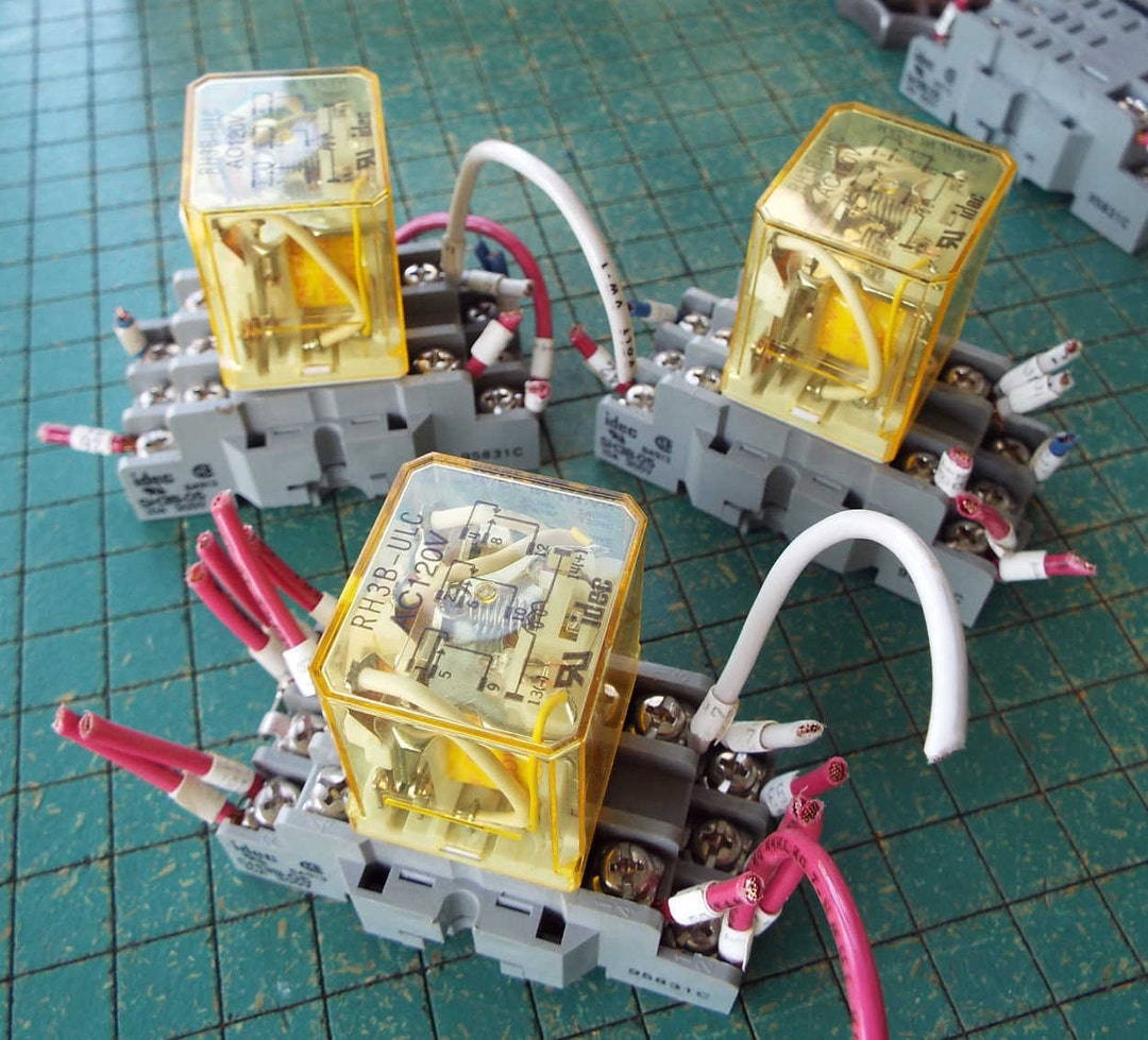 5 Electrical Relays, With Base Sockets, 120v, Control Motors in Kinetic ...