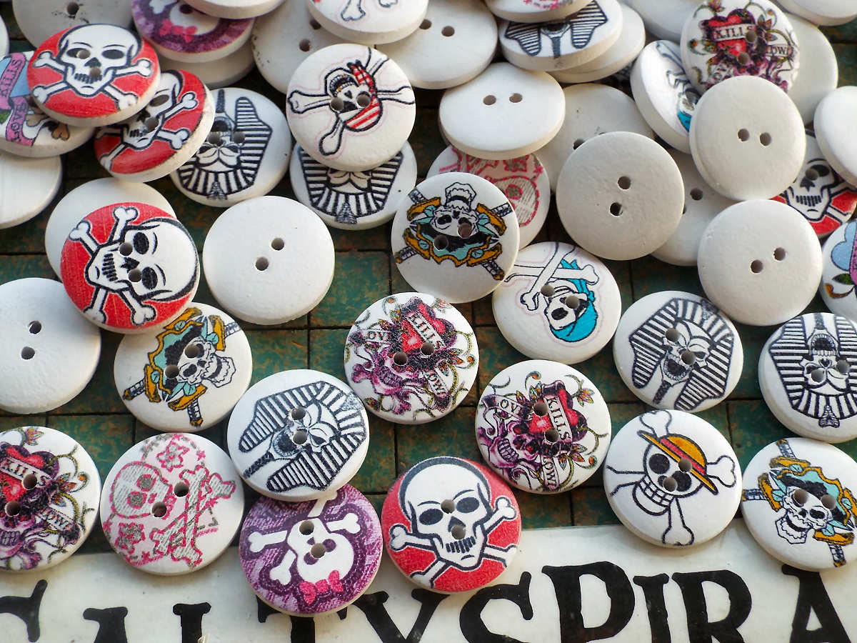 30 Pirate Buttons 2 Hole 3/4 Round Painted Wood - Etsy UK