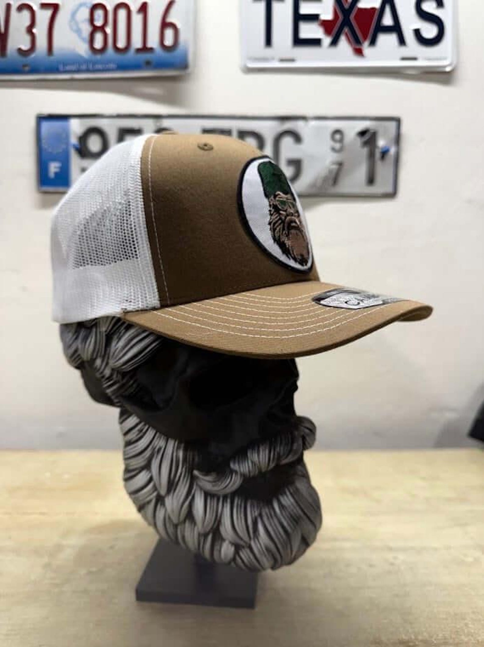 Bigfoot Beard Guy Trucker Hat - Statement Cap for Outdoor Yeti ...