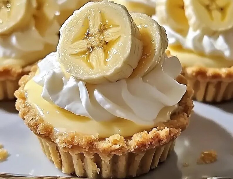 Easy No-bake Mini Banana Cream Pies Recipe | Delicious Creamy Dessert With Fresh Bananas ...