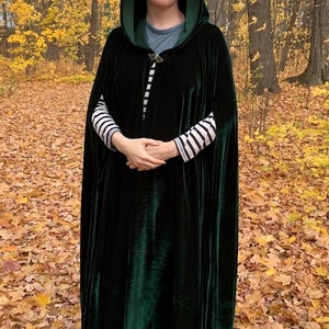 FULL CIRCLE Emerald Green Velvet Cloak - Custom Length - Etsy