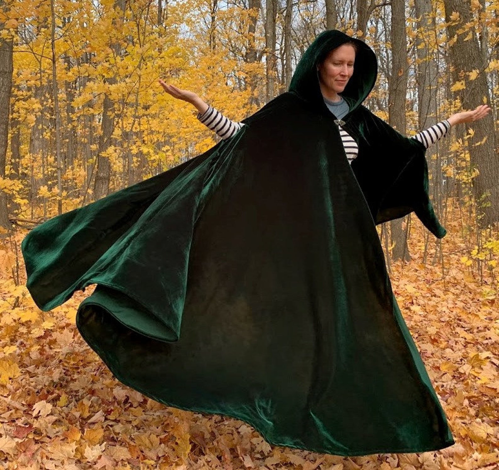 FULL CIRCLE Emerald Green Velvet Cloak - Custom Length - Etsy