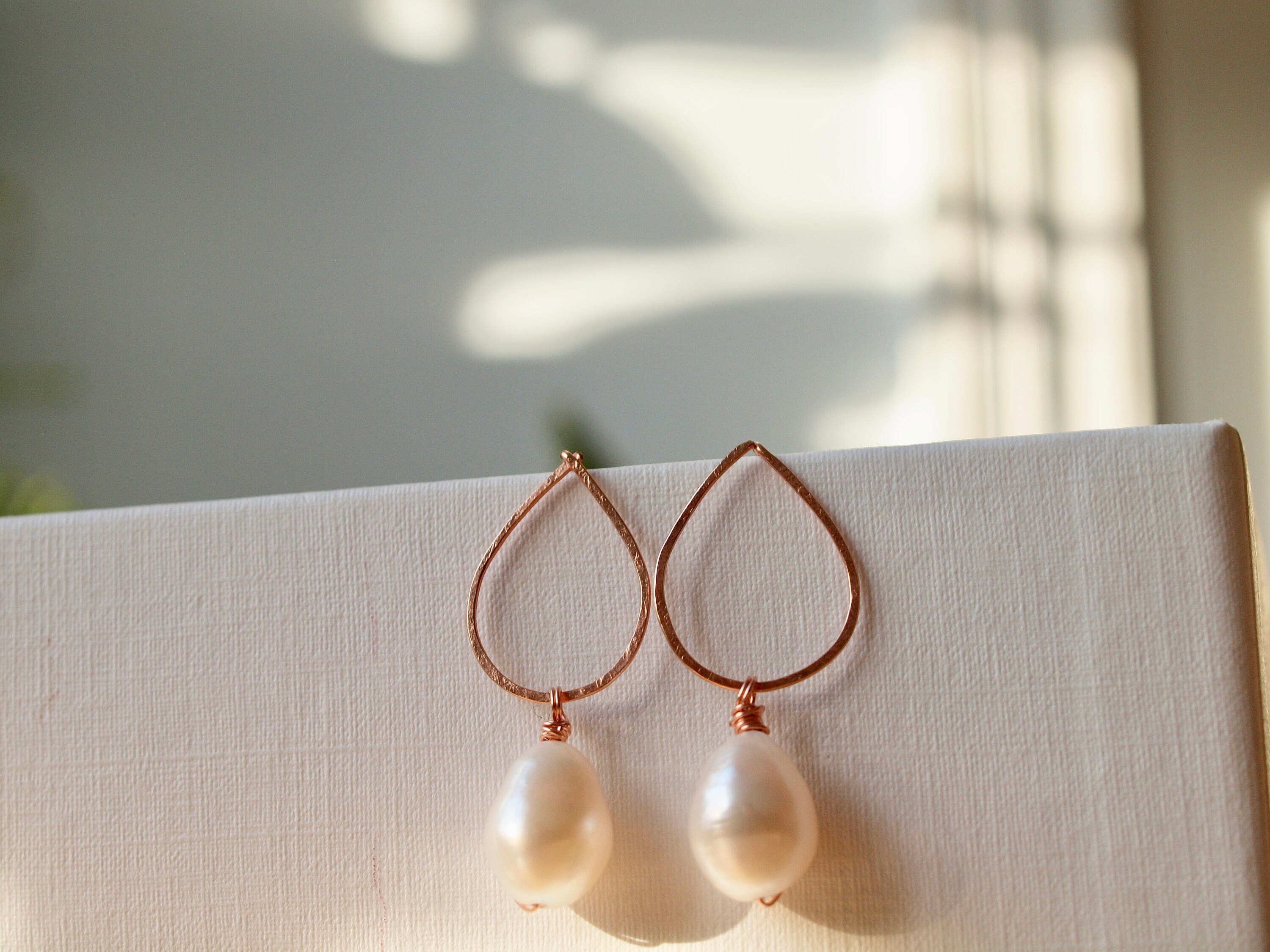 Oval Hoop Front Facing, With Extra Large Pearl, Oval Pearl, White Pearl ...