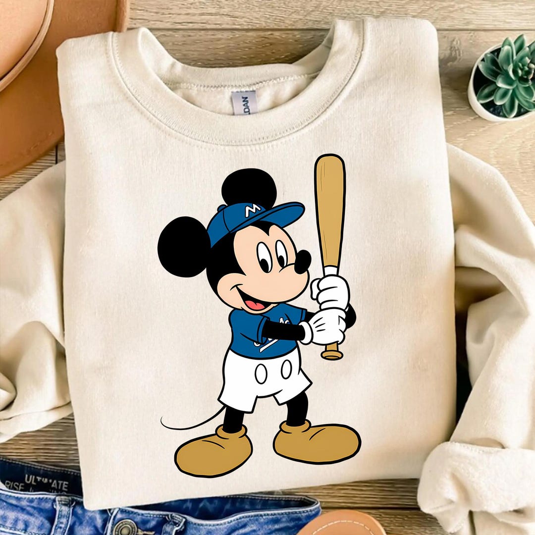 Cute Mickey Playing Baseball Png, Mickey Mouse Baseball Player Png ...