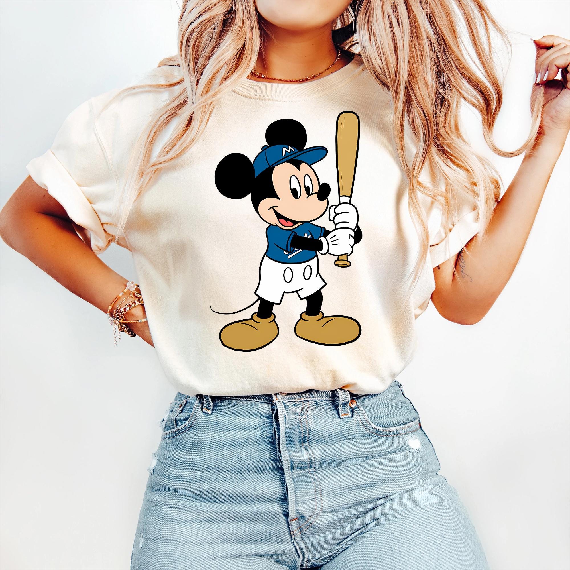 Cute Mickey Playing Baseball Png, Mickey Mouse Baseball Player Png ...