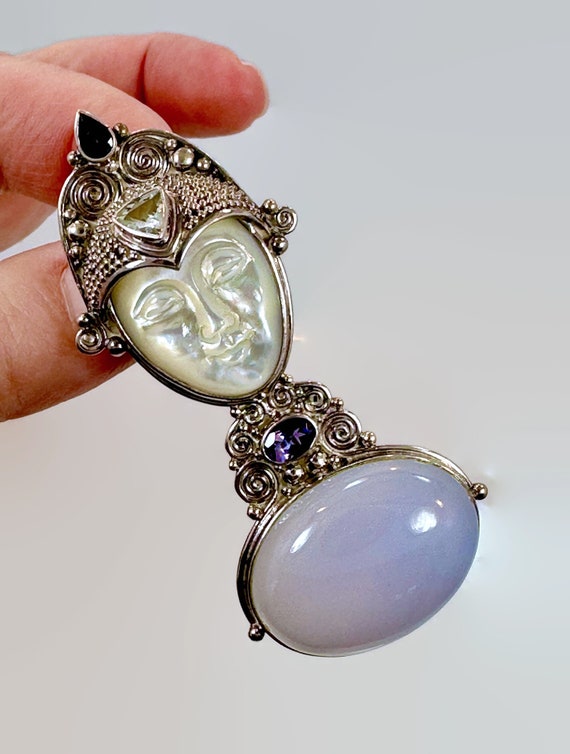 Goddess. Pendant, Sterling Silver, Chalcedony, Sapphi… - Gem