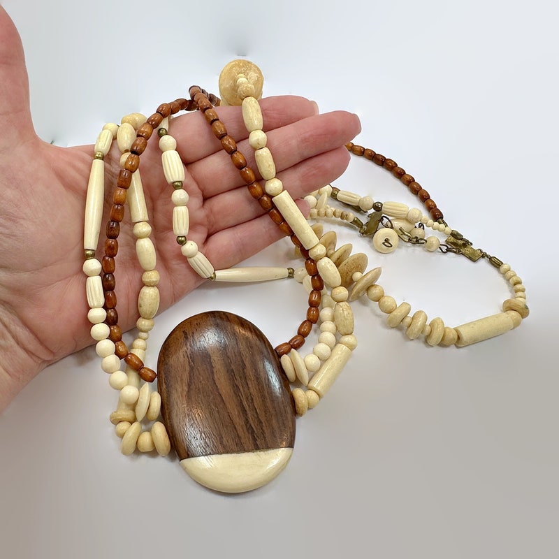 Wood Carved Necklace - Etsy