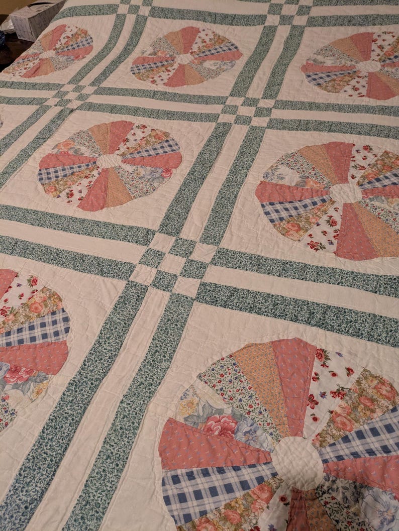 Vintage Dresden Plate Patchwork CUTTER Quilt. Full Size. Beautiful ...