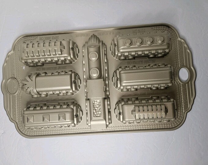 Williams Sonoma Nordic Express Train Cake Pan Mold Engine 6 Car Cakelet ...