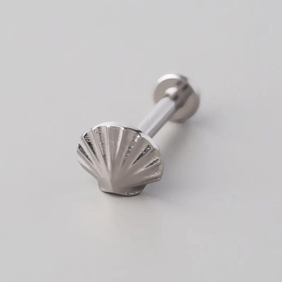 Threadless Shell Labret in Silver - Titanium Labret Stud/cartilage Stud ...