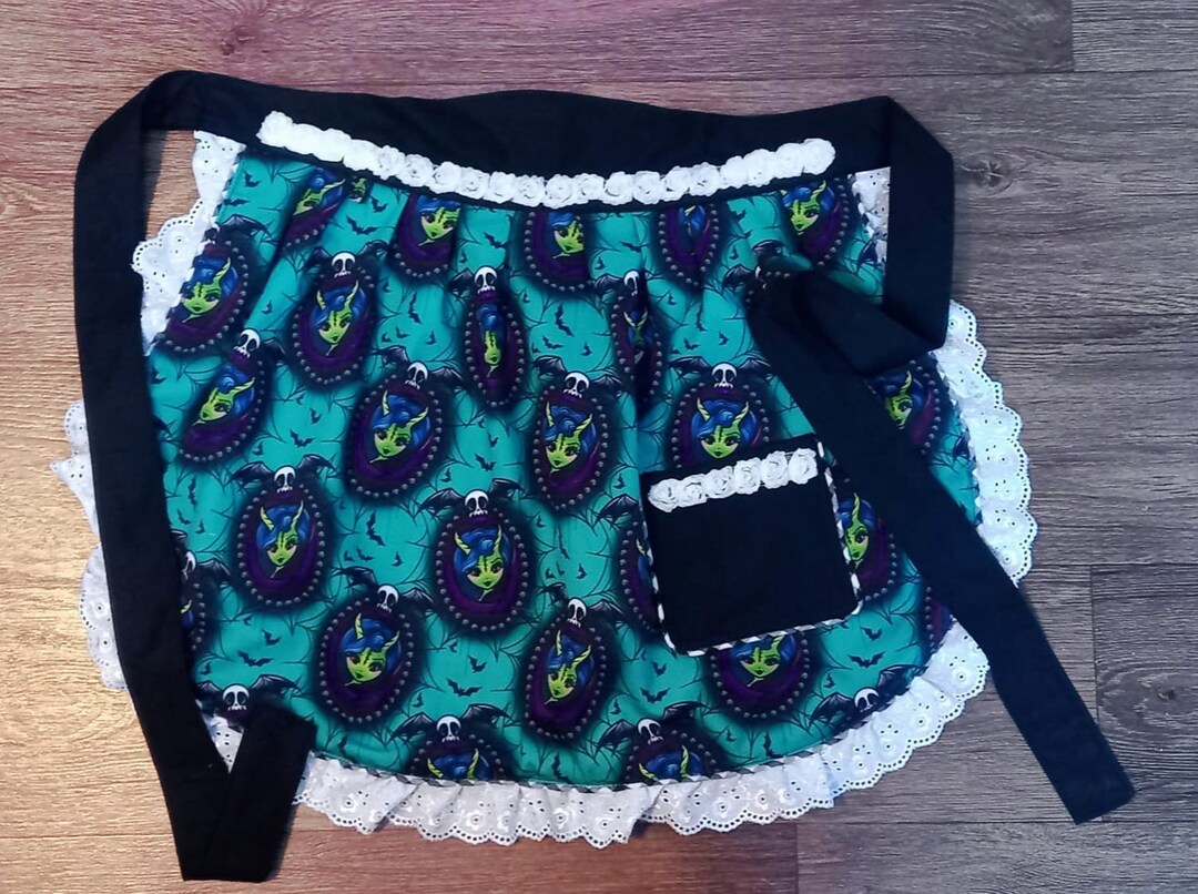 Goth Queen Apron - Retro, Vintage Style Pinny With Chiffon Lace Roses ...