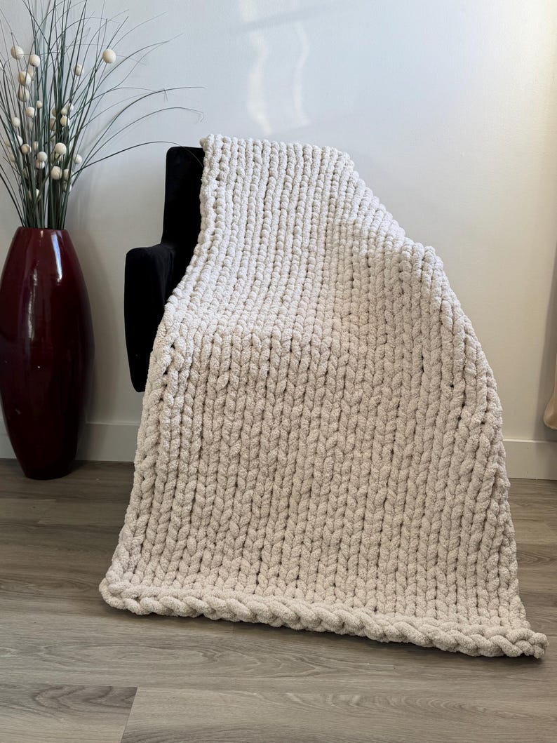 Tutorial Video: How to Hand-knit a Chunky Blanket | DIY | Make Your Own ...