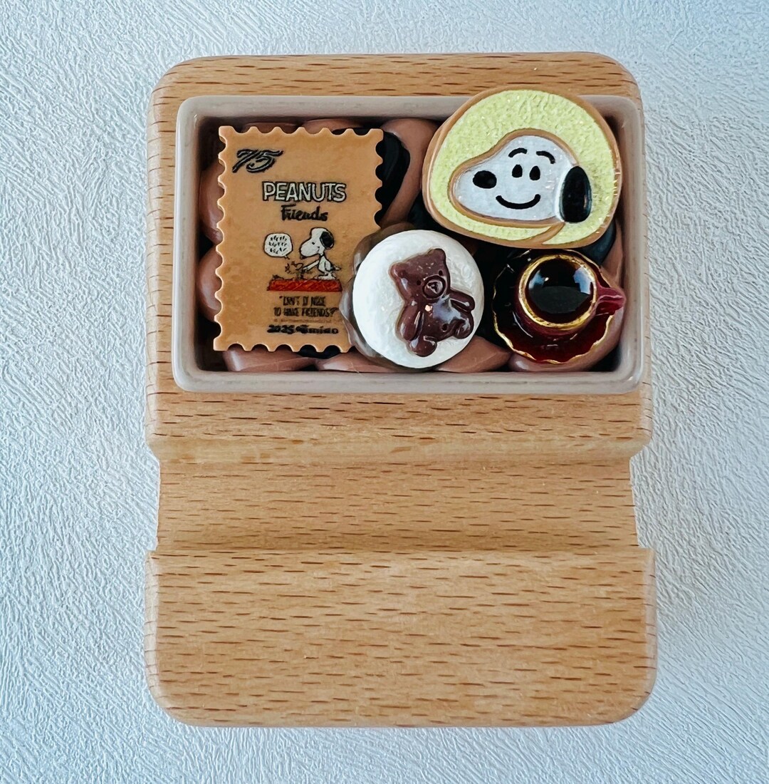 Snoopy Dog Themed Personalized Name Engraving Wooden Phone Stand Cute ...